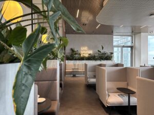 Recenze: Letištní salonek MasterCard Lounge Praha T1 – Cestuj za babku blog