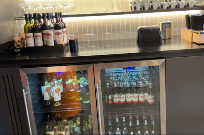 Recenze: Letištní salonek MasterCard Lounge Praha T1 – Cestuj za babku blog